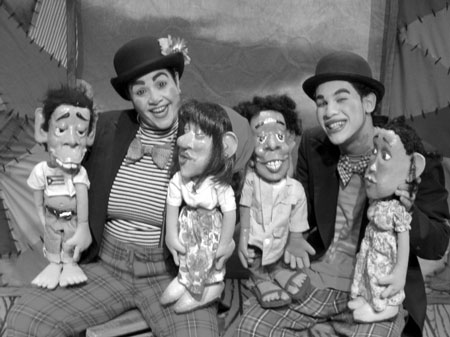 English-Spanish puppet show on Suffolk St. | amNewYork