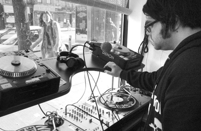 Storefront radio streams on after F.C.C. clampdown | amNewYork