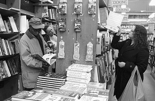 Writing the last chapter at Ruby’s book store | amNewYork