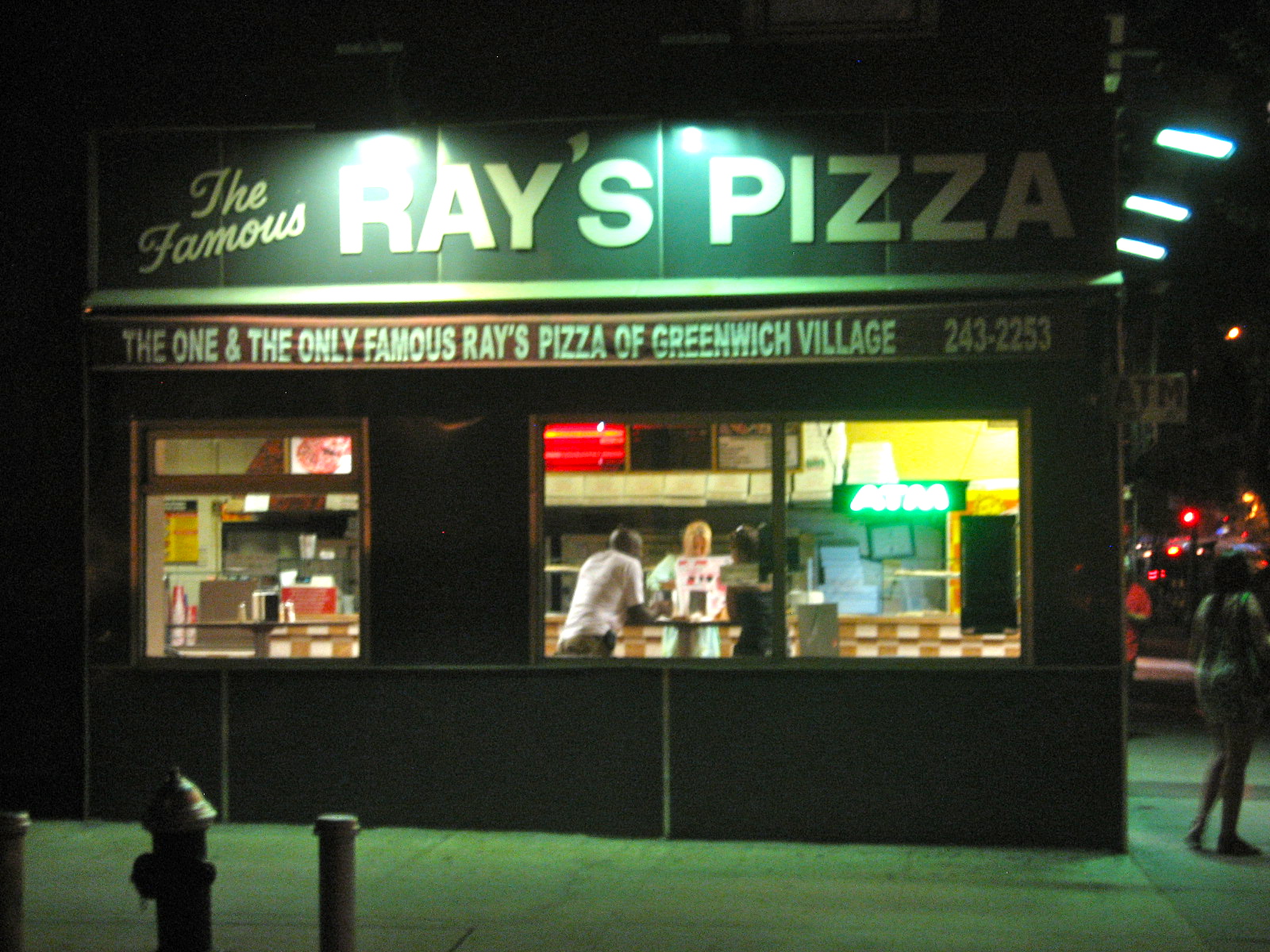 Famous Ray’s (a.k.a. Roio’s) slings its final slice | amNewYork