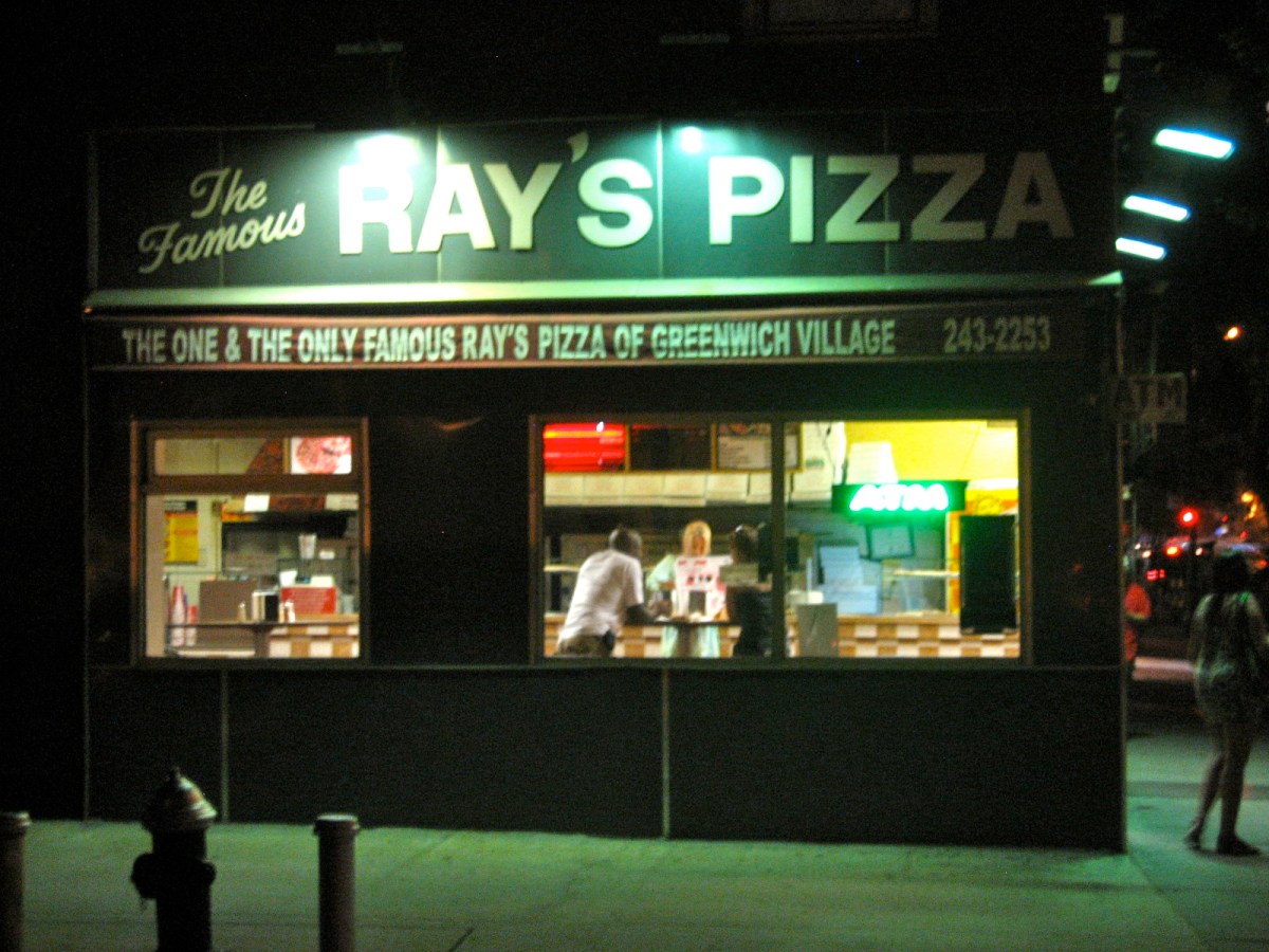 Famous Ray’s (a.k.a. Roio’s) slings its final slice | amNewYork