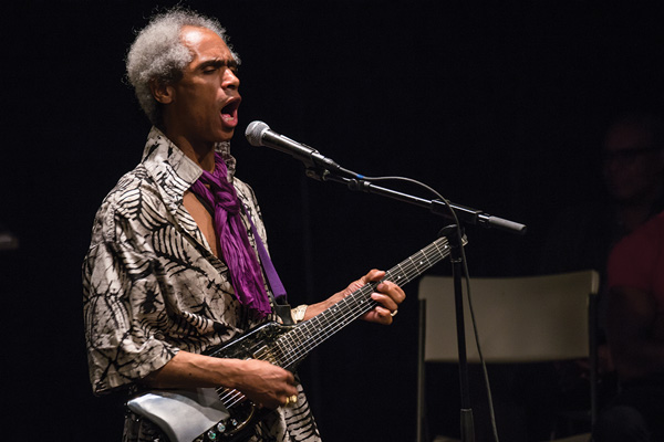 Rockers raise the roof for fire victims | amNewYork