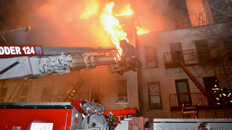 Bushwick fire: 6-alarm blaze injures 11 people, FDNY says – amNewYork