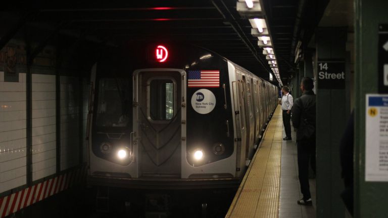 W train returns: Rail enthusiasts flock to Astoria for first ride since ...