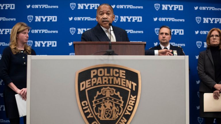 All NYPD uniformed cops now wearing body cameras, police say | amNewYork