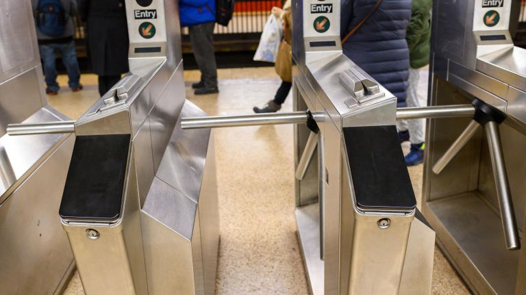 How to use OMNY, the MetroCard replacement on some subway lines, buses ...