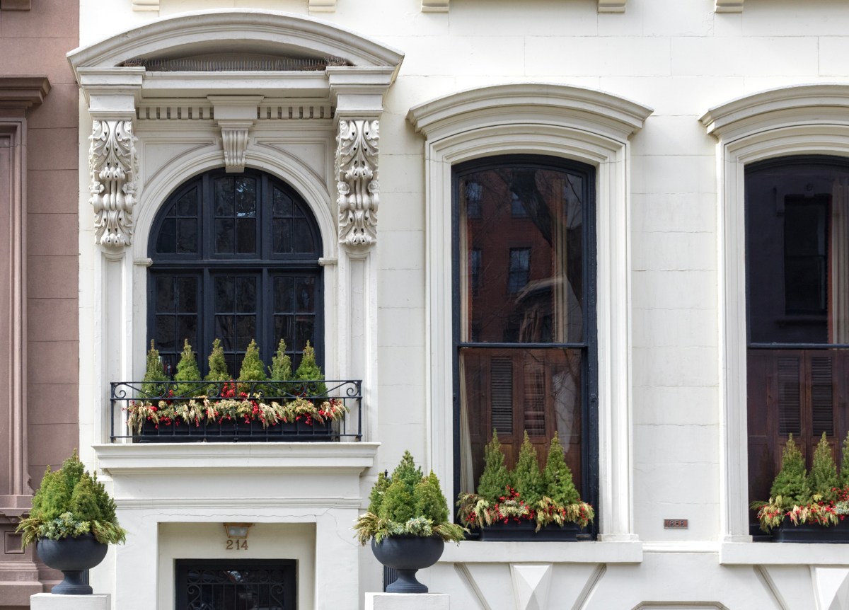 Restoring NYC Brownstone Windows: A Balancing Act