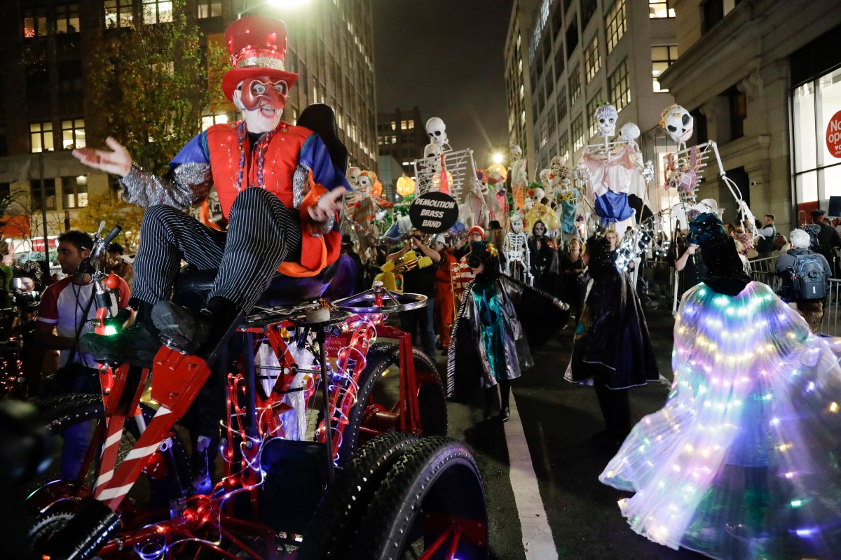 Costumed revelers march in 46th Village Halloween Parade | amNewYork