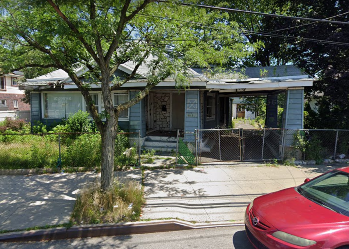 Three apparent squatters killed in two-alarm fire at Queens home ...