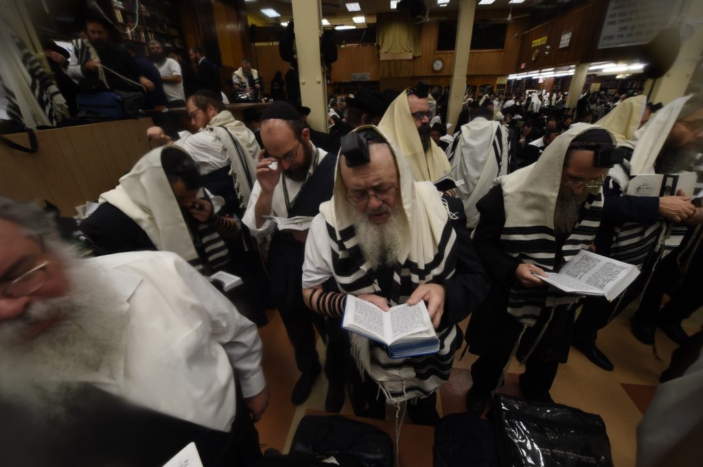 ‘Class picture’ of nearly 5,000 rabbis gathered at Brooklyn synagogue ...