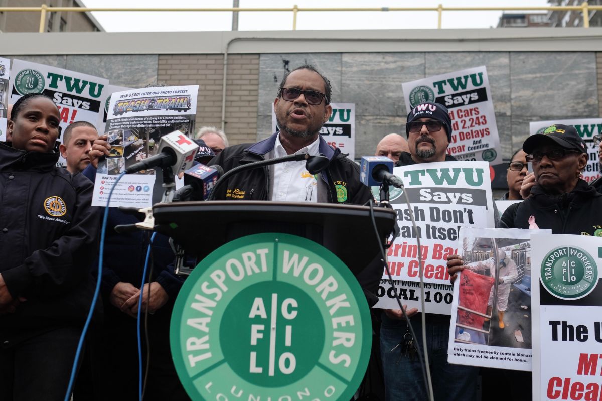 Transit union calls on MTA for more help cleaning filthy trains during ...