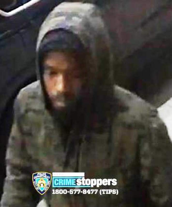 Unhinged grinch rages against pedestrians on Manhattan streets | amNewYork