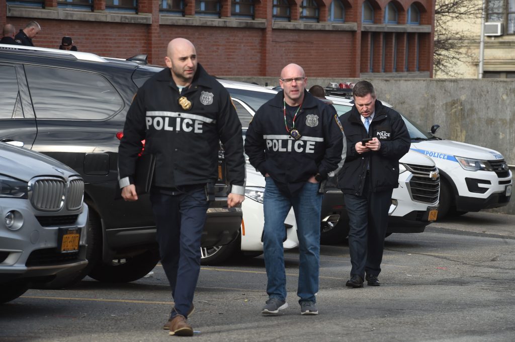 Gunman who shot up Bronx police precinct may be tied to Saturday cop ...