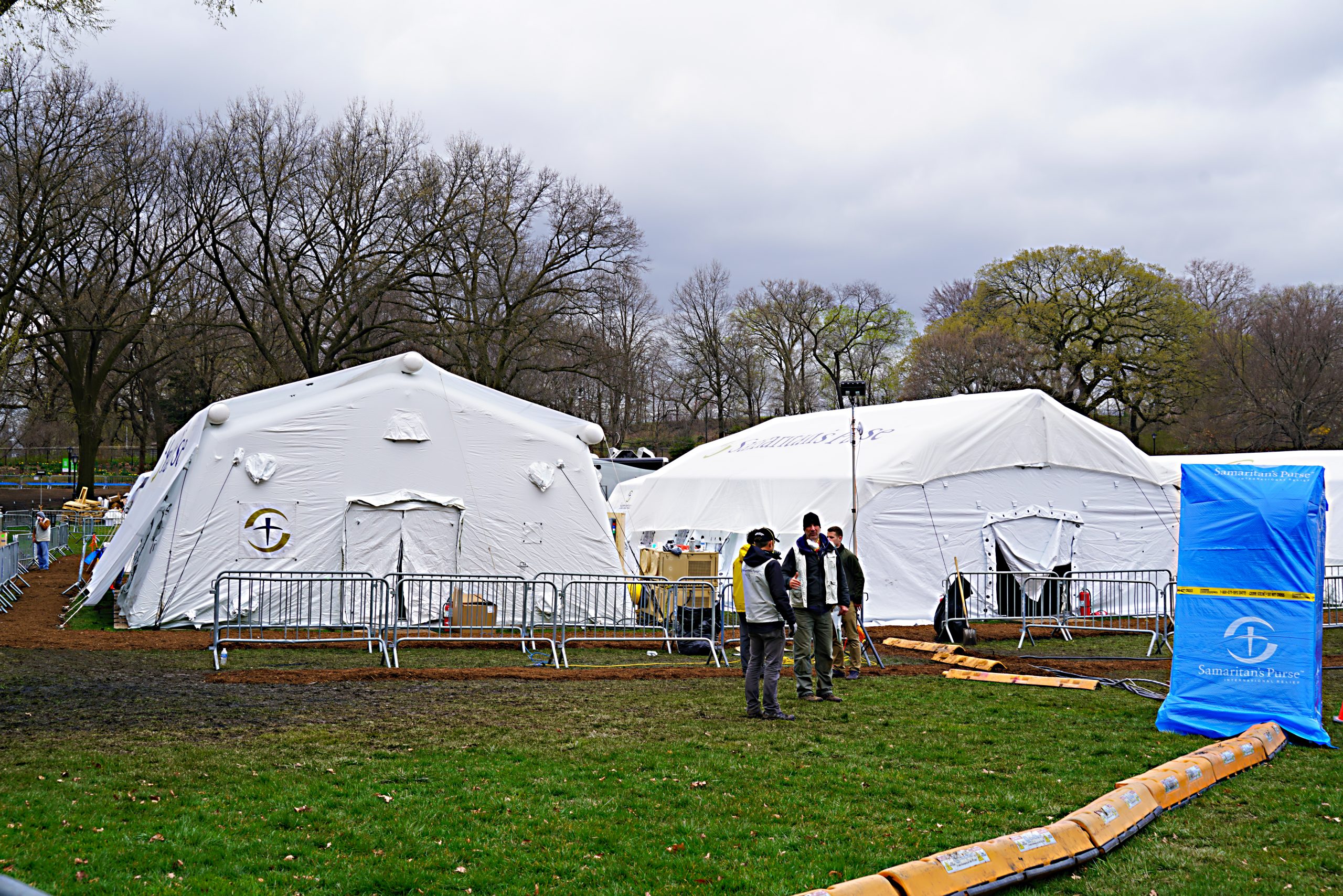 Temporary field hospital with 68 additional beds opens in Central Park ...