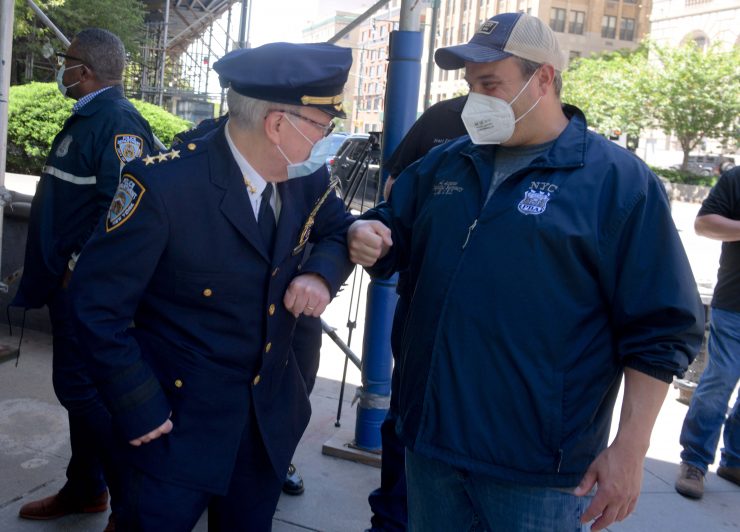 Police officers show appreciation to MTA employees for working under ...