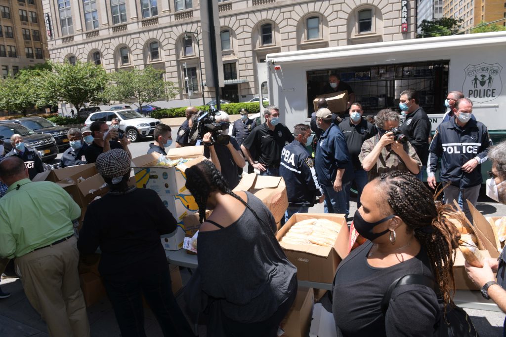 Police officers show appreciation to MTA employees for working under ...