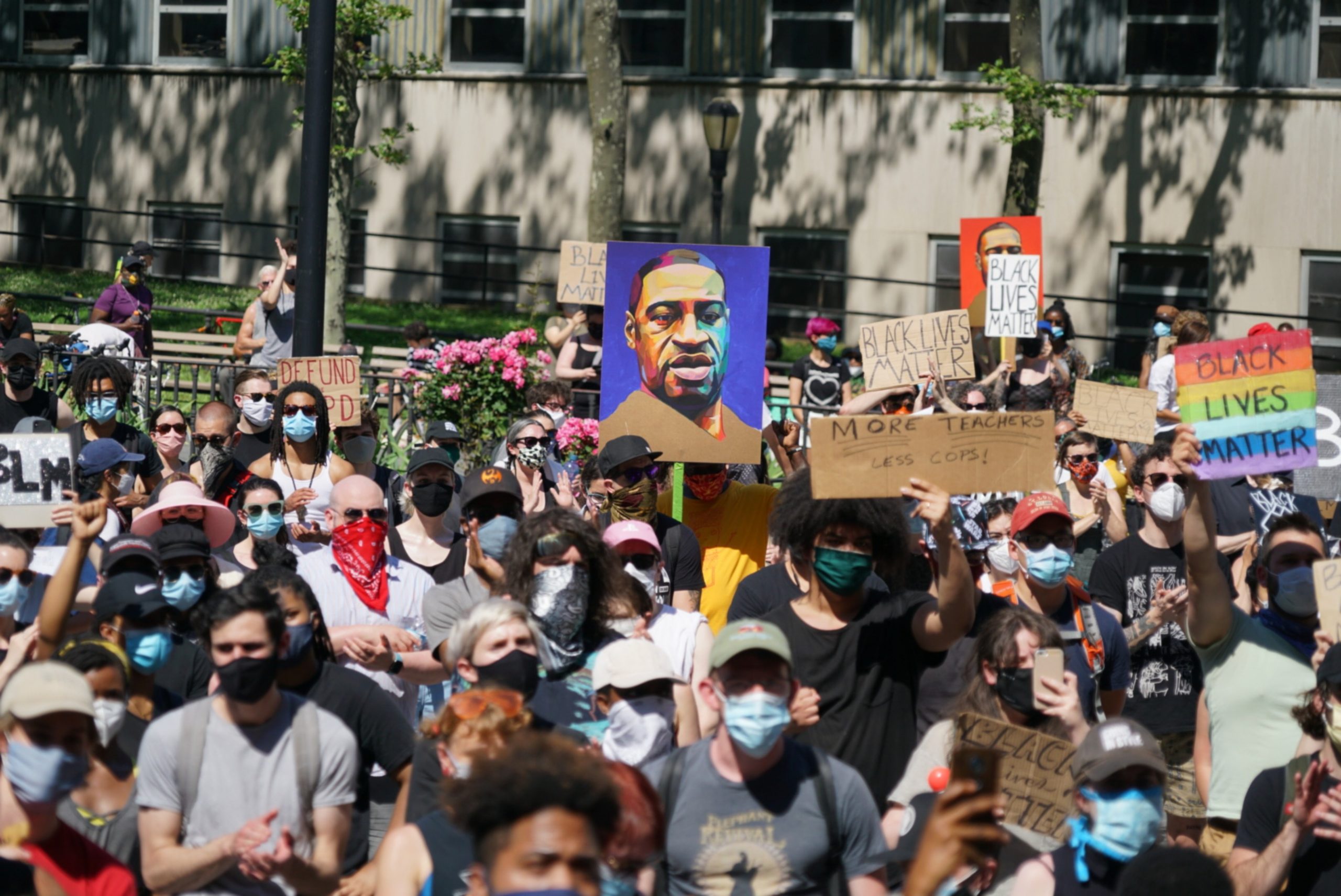 International - Covid-19 Breaking News v20: U.S. sees spike in cases ...