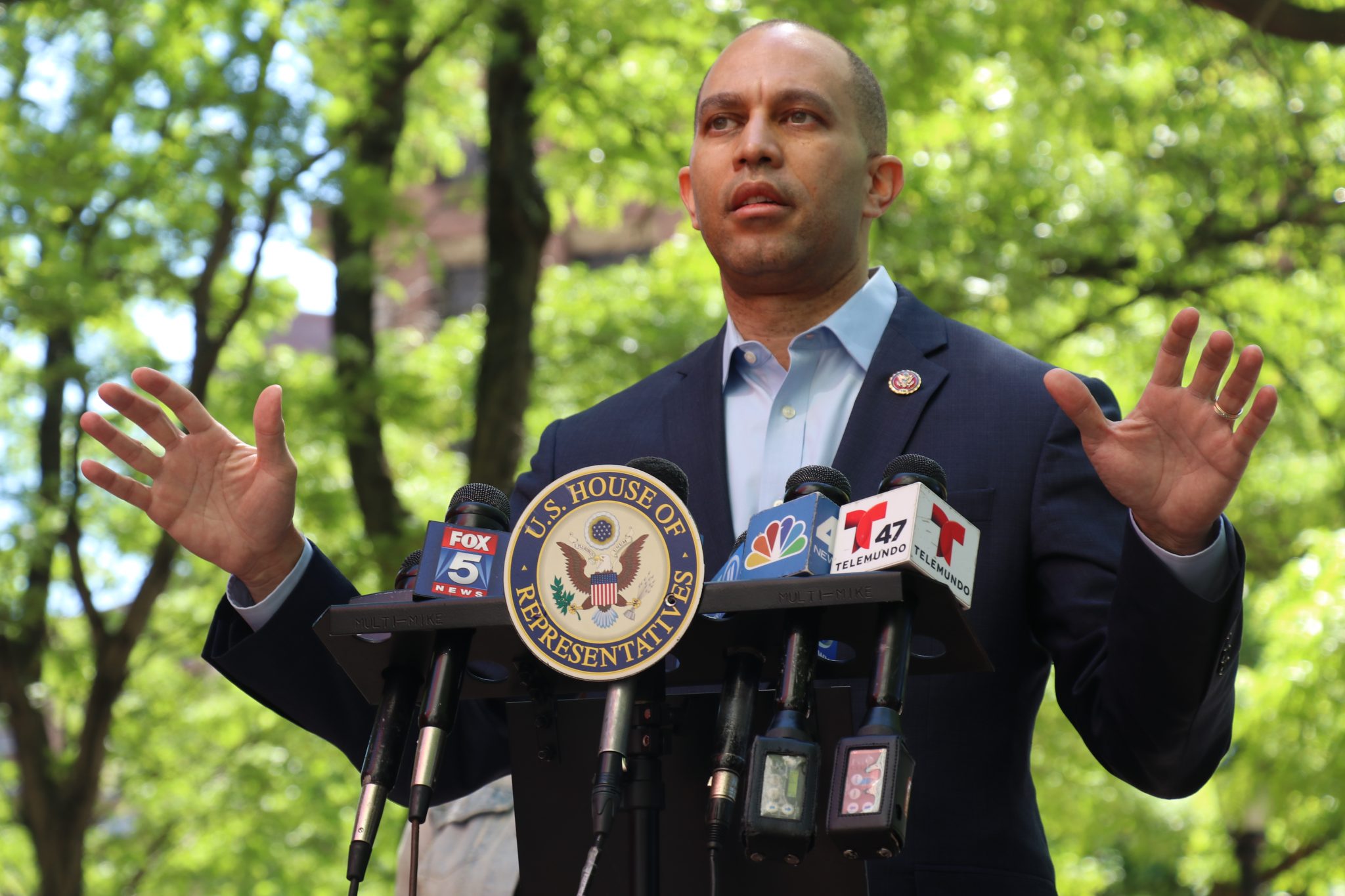 Hakeem Jeffries launches bid to be top House Democrat in letter to ...