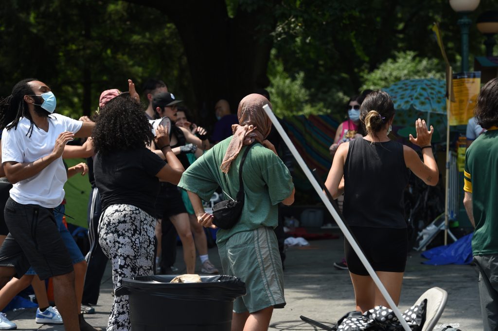 Manhattan borough president says graffiti vandalism might cost city ...