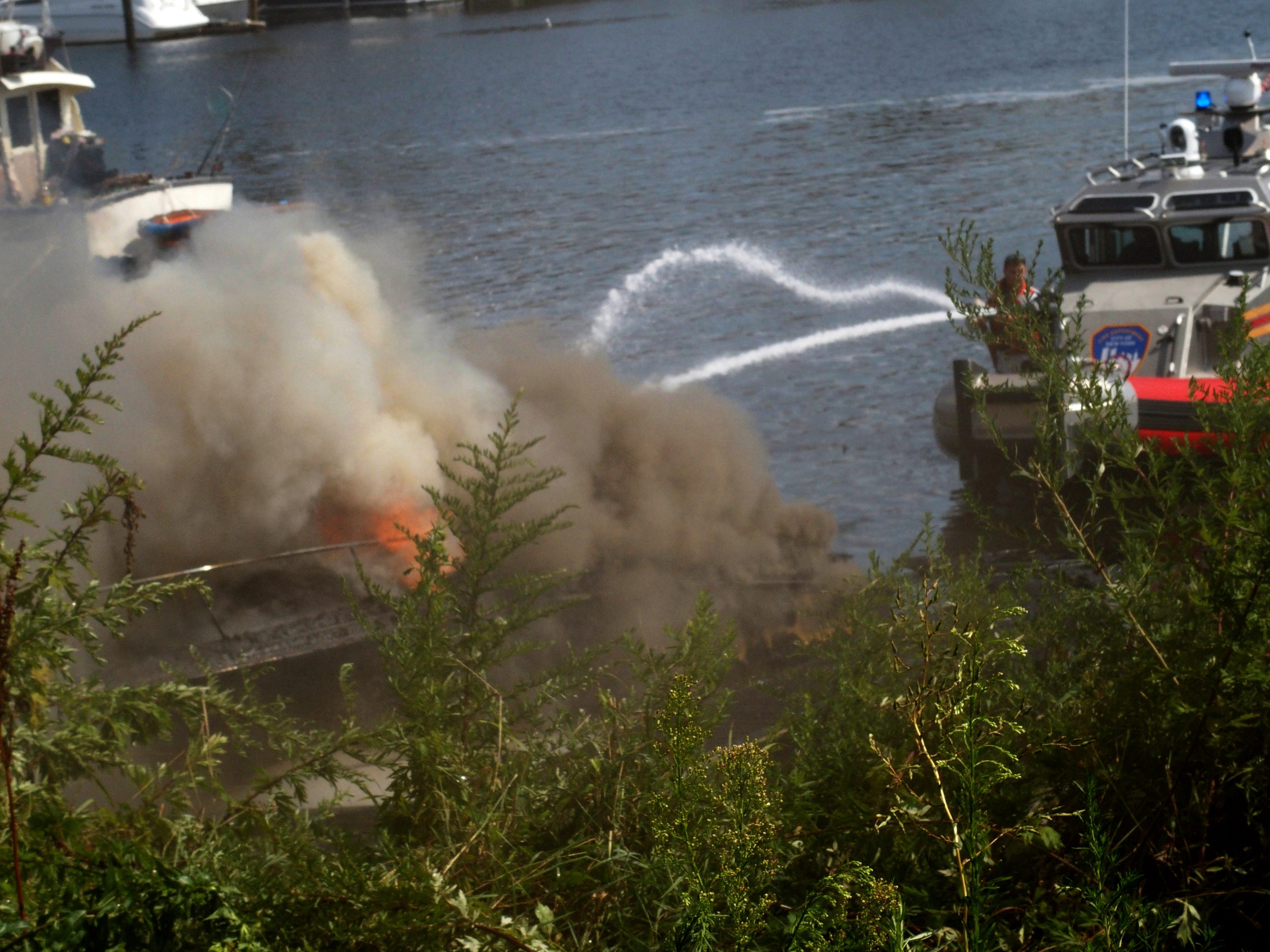 Probe continues after three boats are burned at Brooklyn dock | amNewYork
