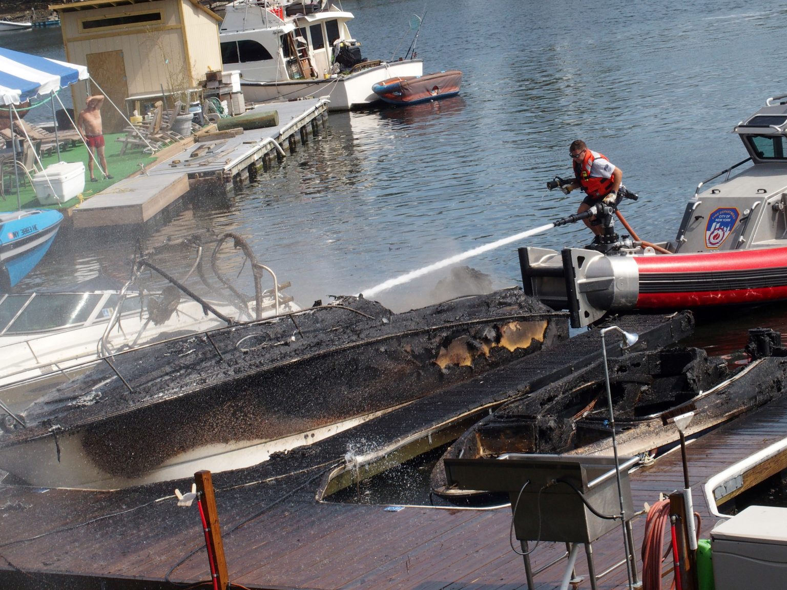 Probe continues after three boats are burned at Brooklyn dock | amNewYork