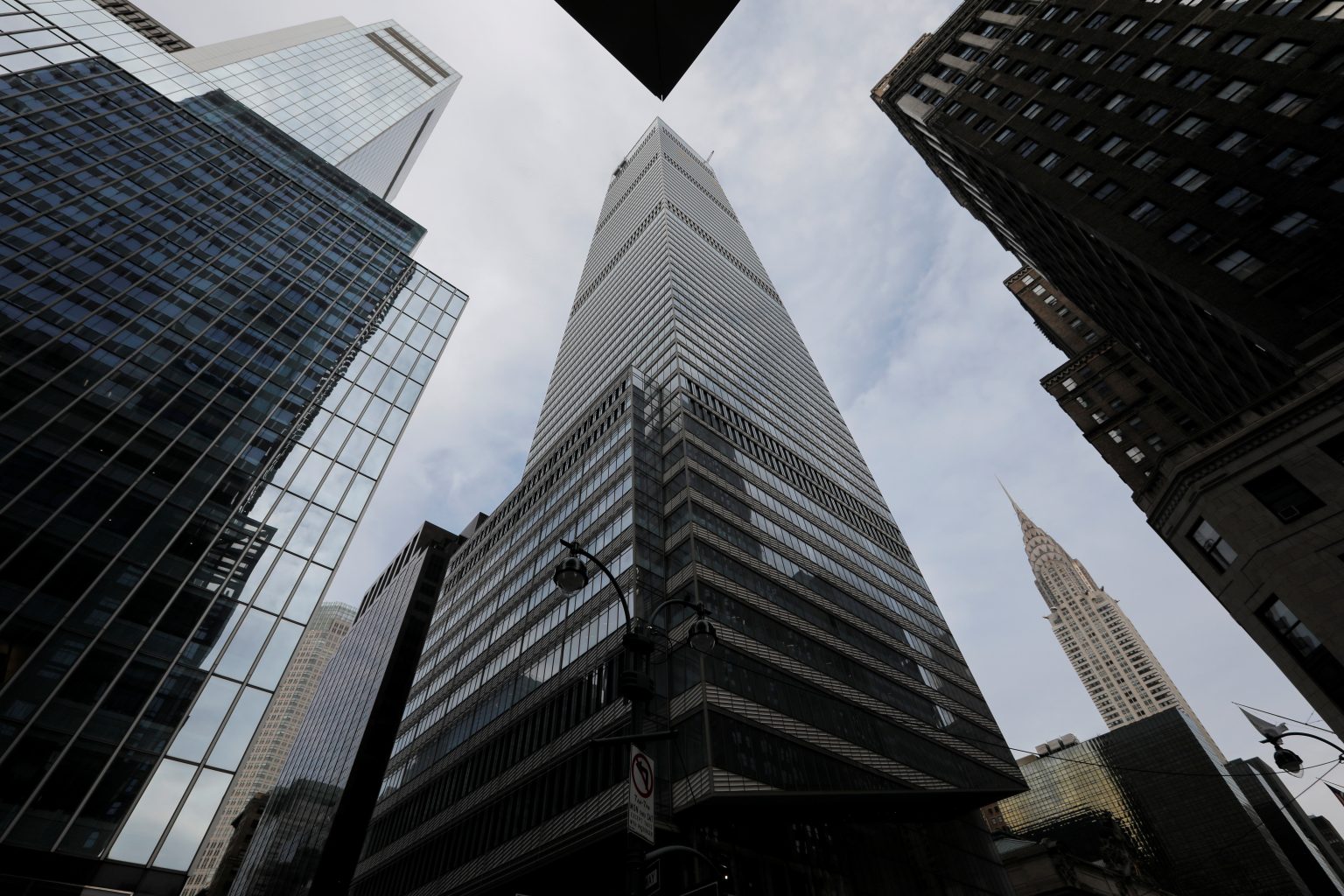 Iconic new tower opens as pandemic crushes Manhattan office market ...