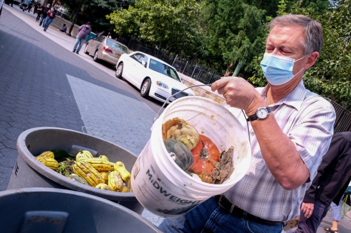 Compost drop-off locations return to six Greenmarkets in New York City ...