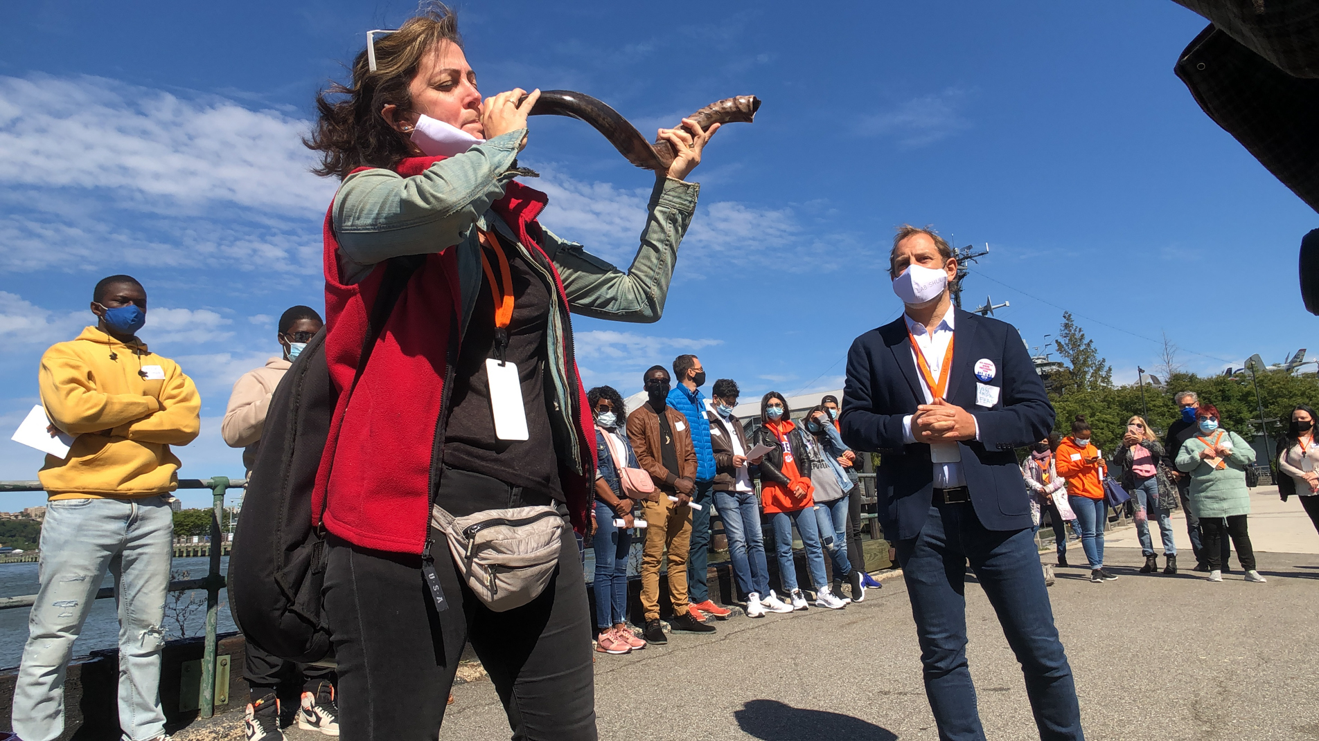 Lab/Shul congregation connects Tashlich with Lady Liberty for Rosh ...