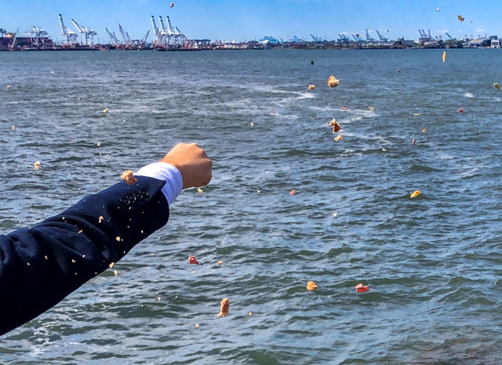 Lab/Shul congregation connects Tashlich with Lady Liberty for Rosh ...