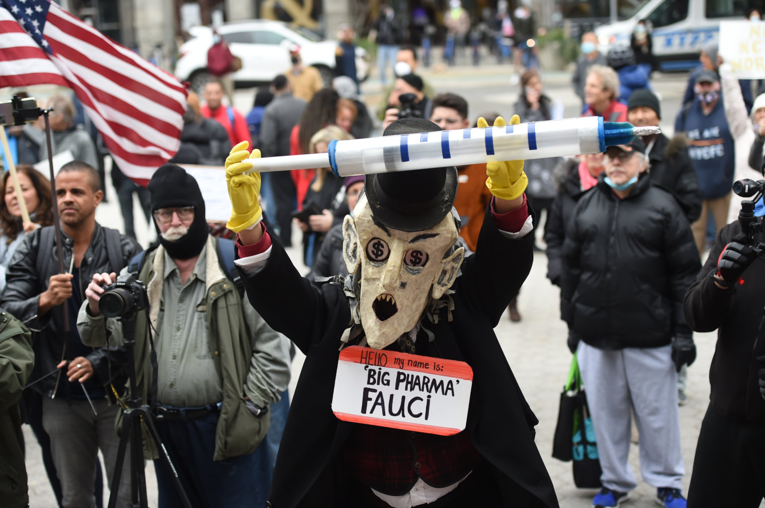 As COVID-19 deniers rally for ‘freedom,’ New Yorkers wait long hours to ...