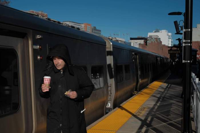 MTA to launch OMNY fare cap, commuter railroad discounts by end of ...