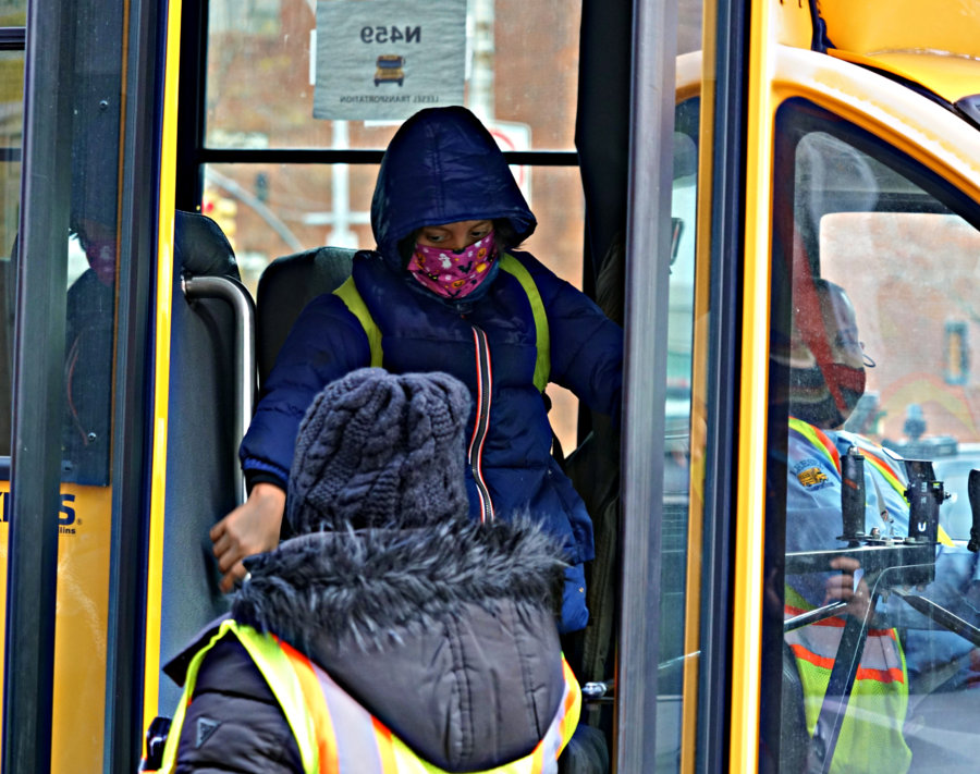 UFT welcomes elementary students return back to school | amNewYork