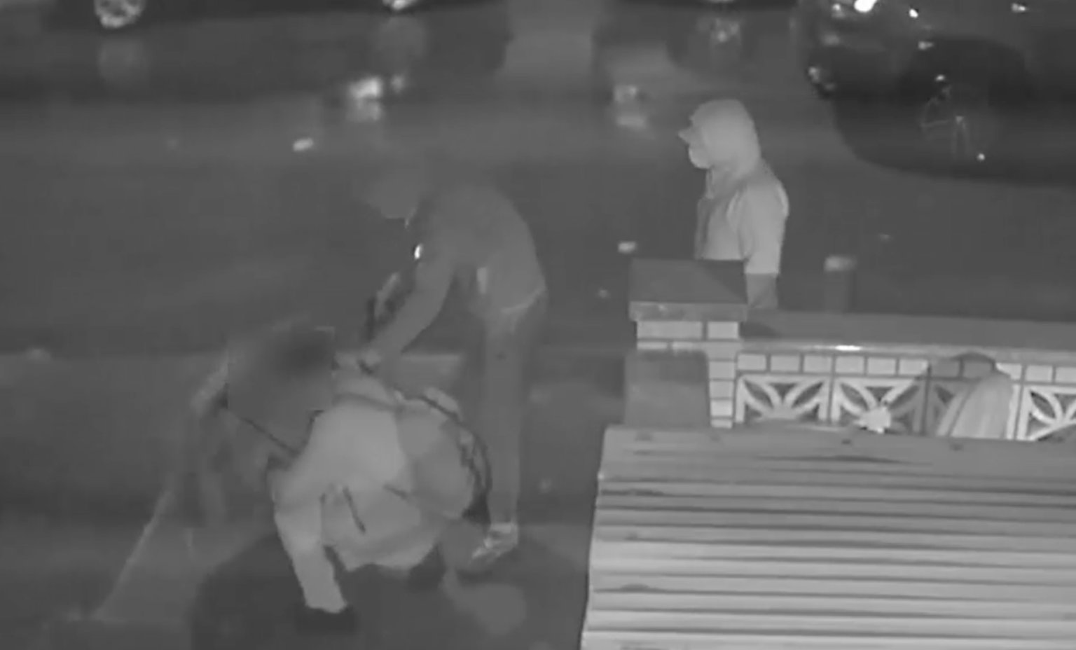 Video shows thieves robbing man at gunpoint on rainy night in Brooklyn ...