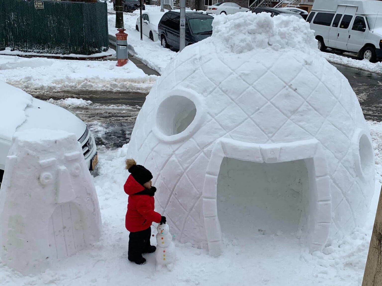 SEE IT: Brooklyn dad builds Spongebob-inspired igloo for his young ...