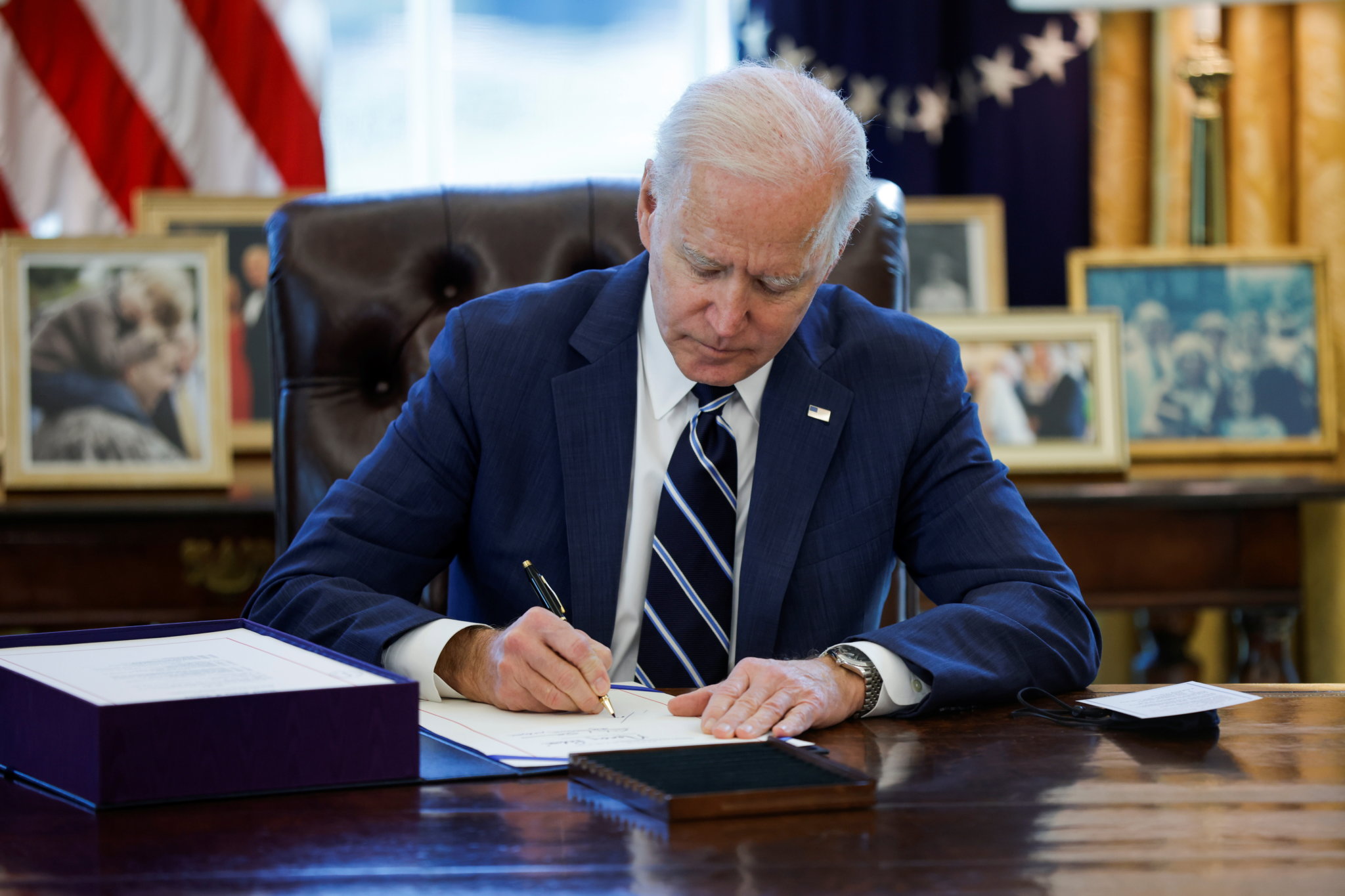 Biden signs $1.9 trillion stimulus bill into law on U.S. lockdown ...