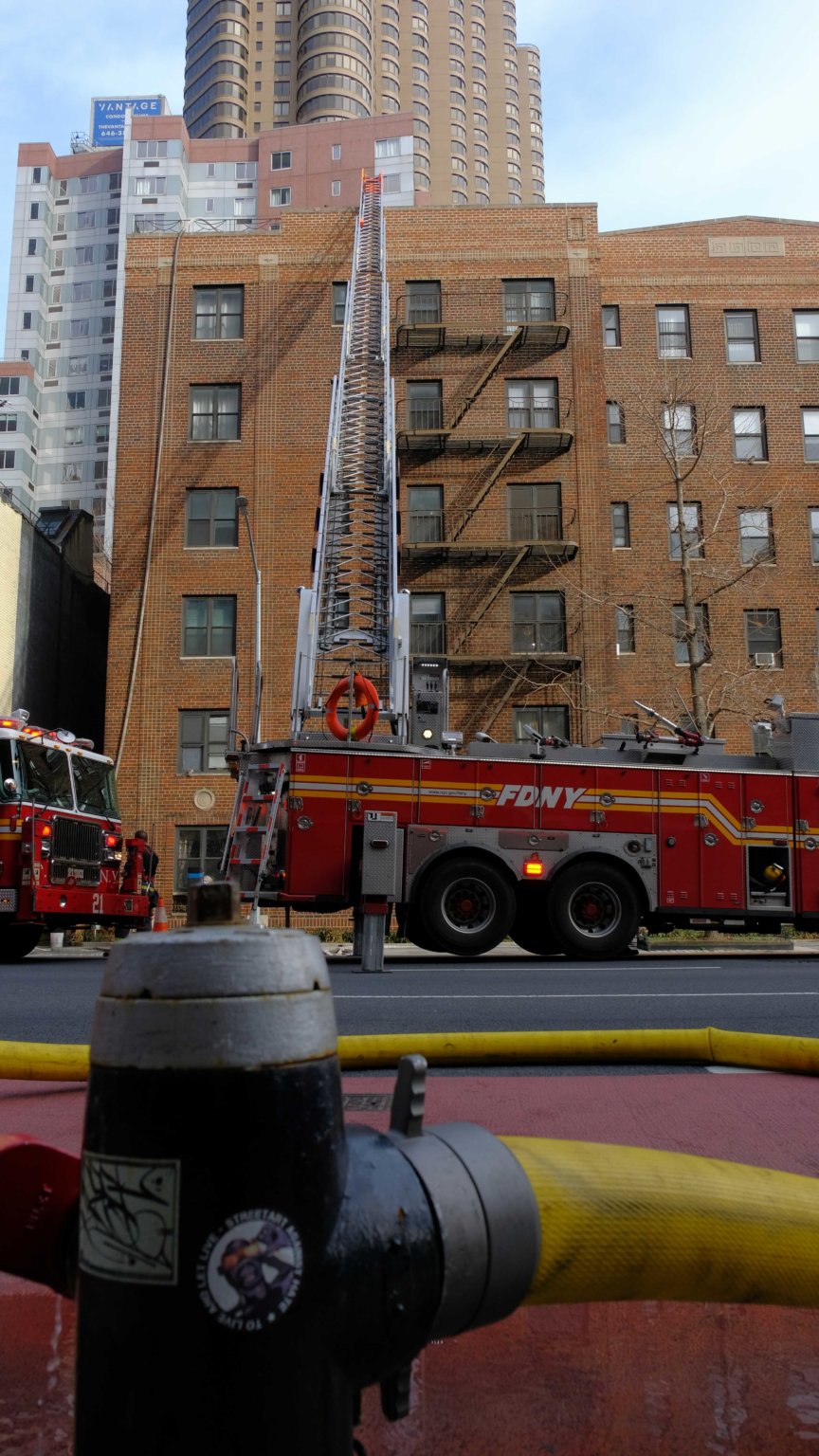 PHOTOS: Massive FDNY response after four-alarm blaze engulfs Manhattan ...