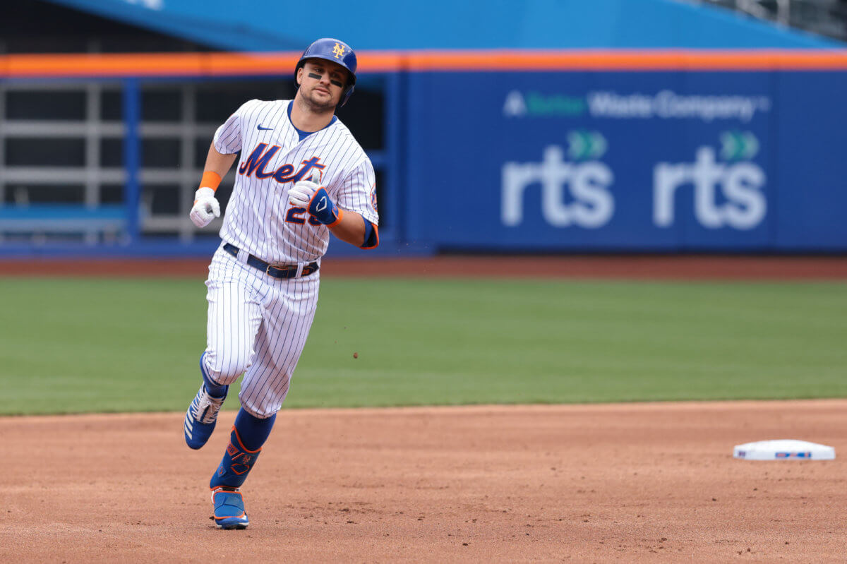 Davis’ three-hit day, Walker’s gem lifts Mets to rubber-game win over ...