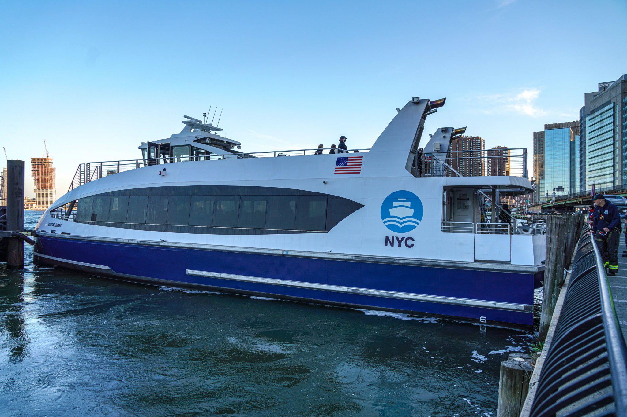 A ‘ferry’ big problem: NYC commuter boat gets wedged on East Side pier ...