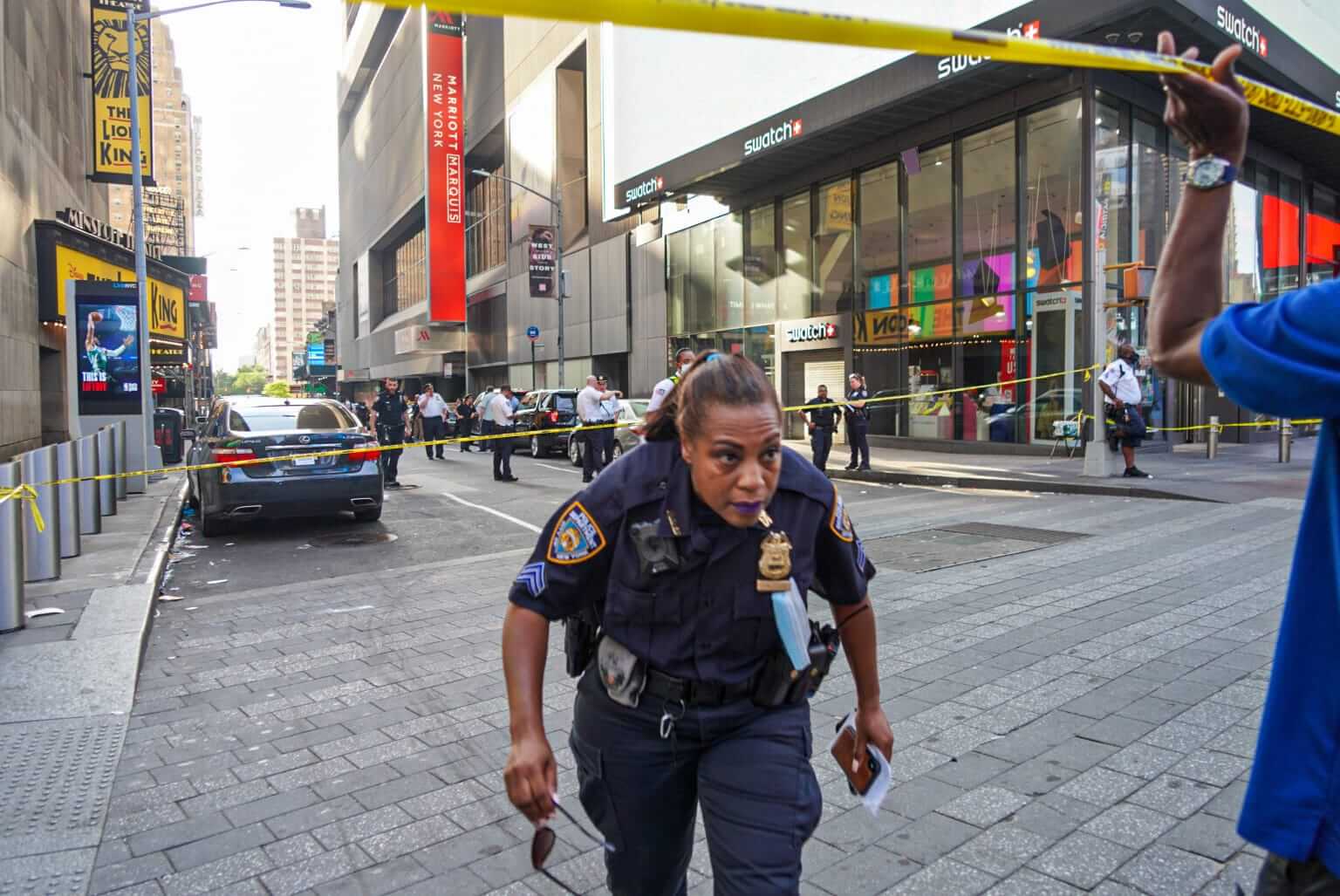 Man takes bullet to back, tourists rattled in Times Square shooting ...