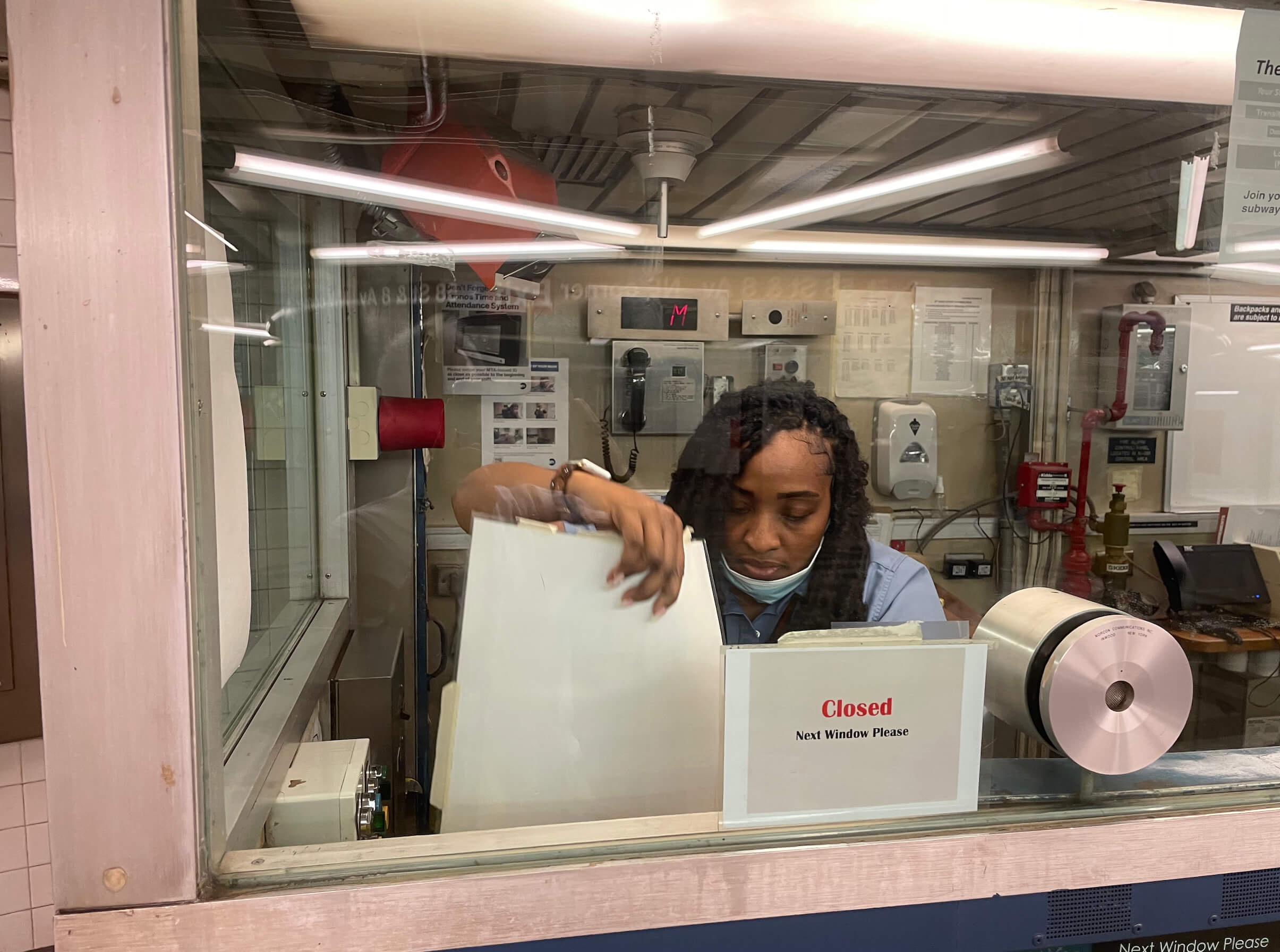 MTA’s ban on cash payments at station booths draws heat from advocates ...