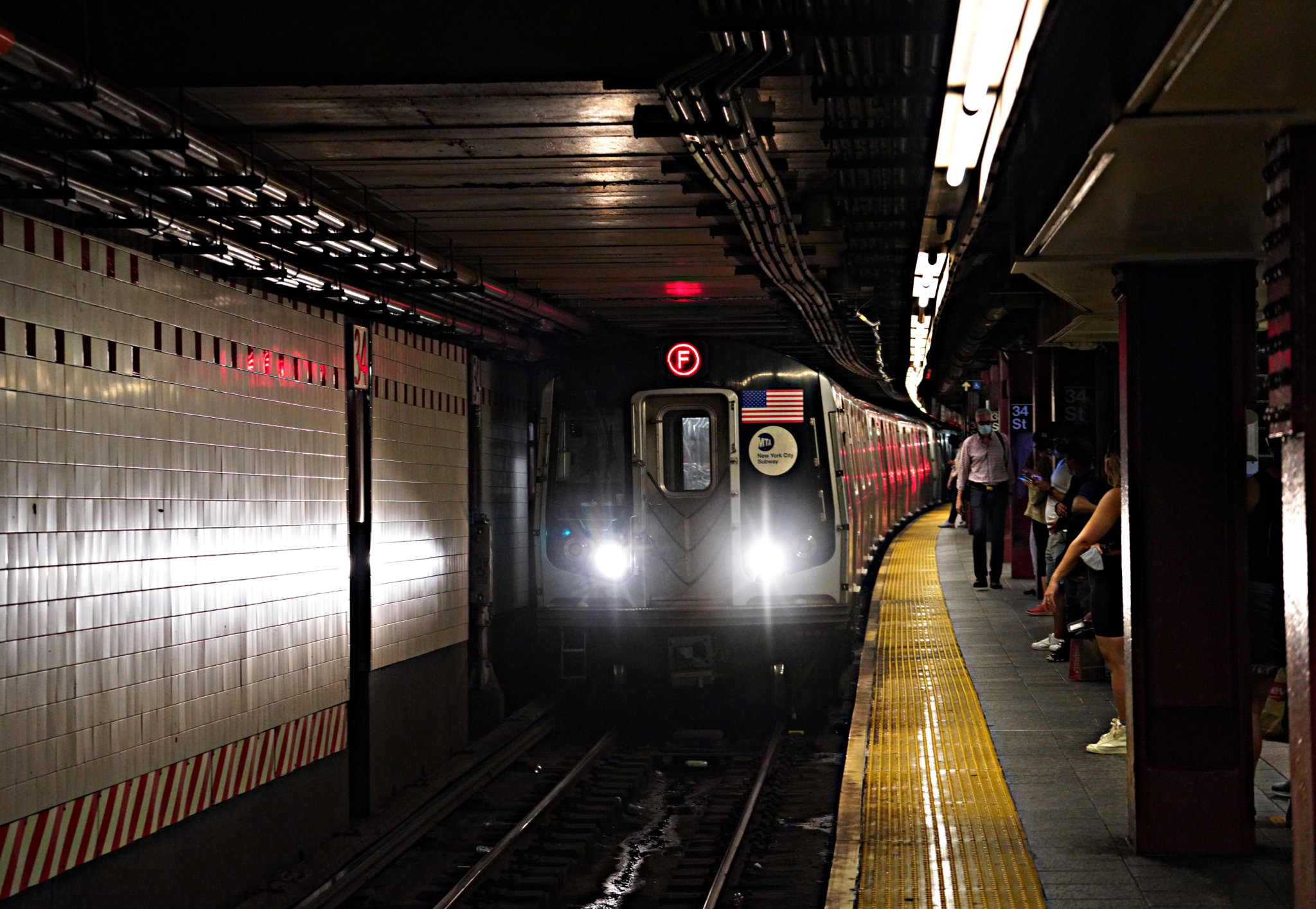 ‘It’s been pretty sh**ty’: Subway riders fume as on-time train ...