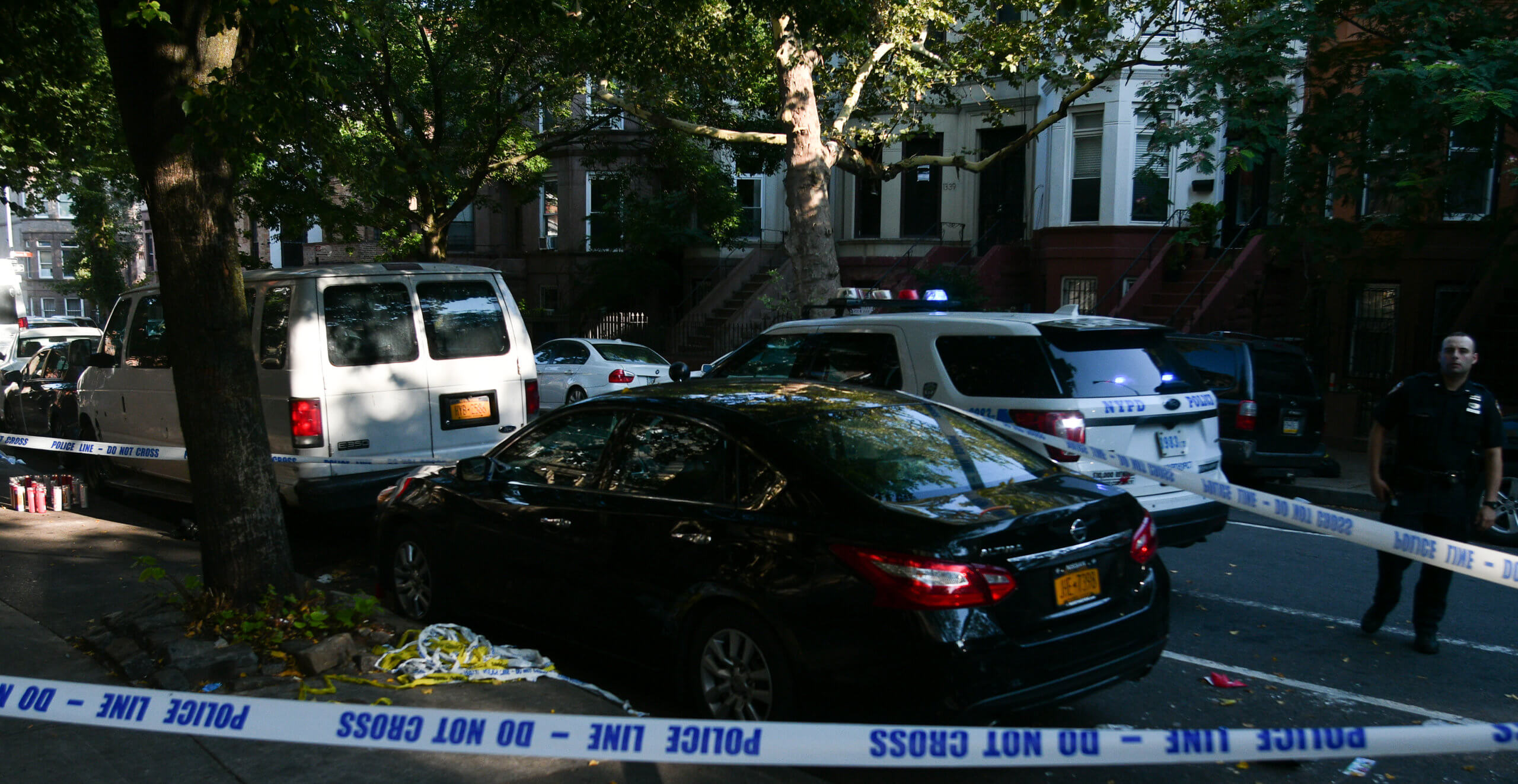 Nyc Shootings Two Gunned Down In Queens And Brooklyn Perp Sought In