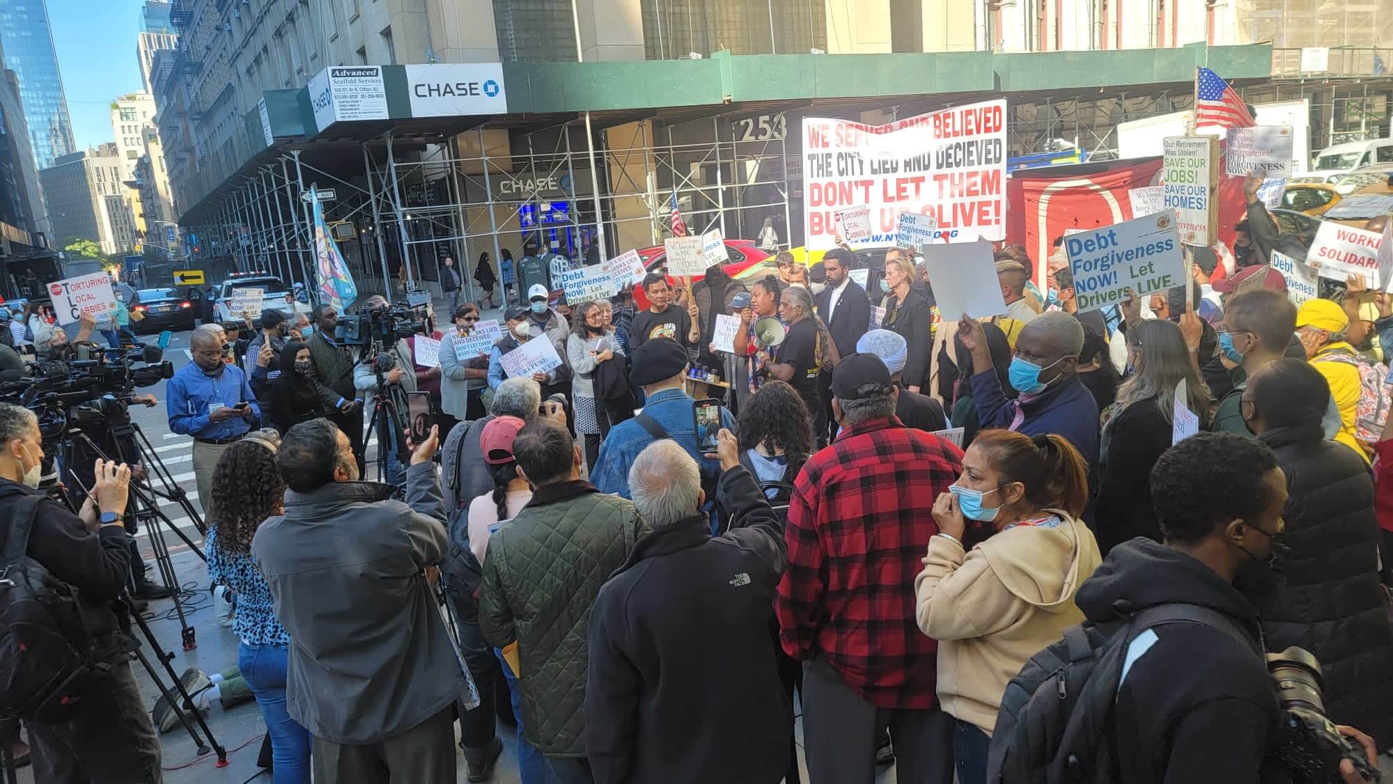 Taxi drivers go on hunger strike in protest of NYC debt relief program ...