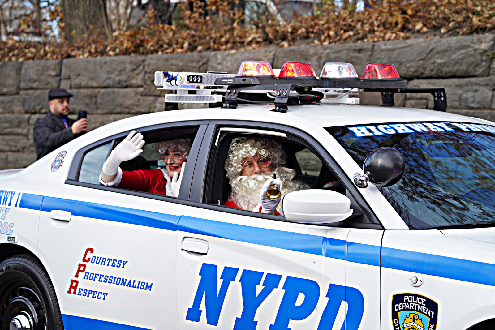 An NYPD highway patrol officer helps deliver holiday cheer in Central ...