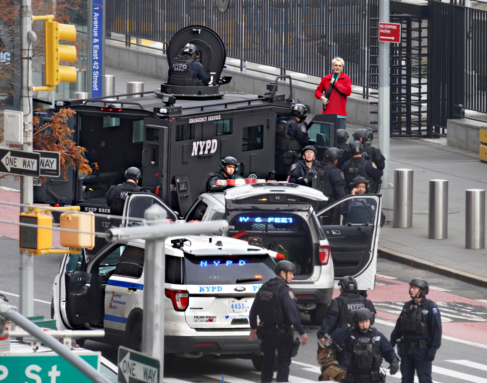 Armed standoff at United Nations between cops and shotgun-wielding man ...