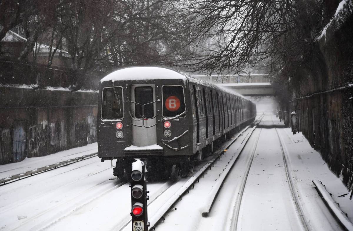 WINTER STORM: MTA prepares for expected snowfall, DOT suspends ...