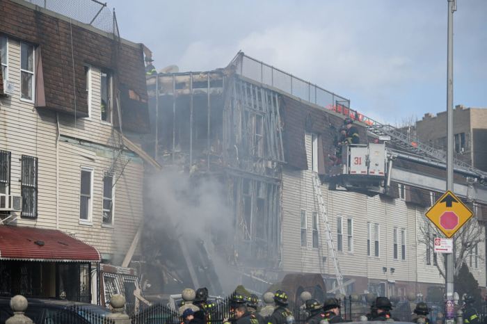 Massive Staten Island house fire prompts collapse, injures 20 ...