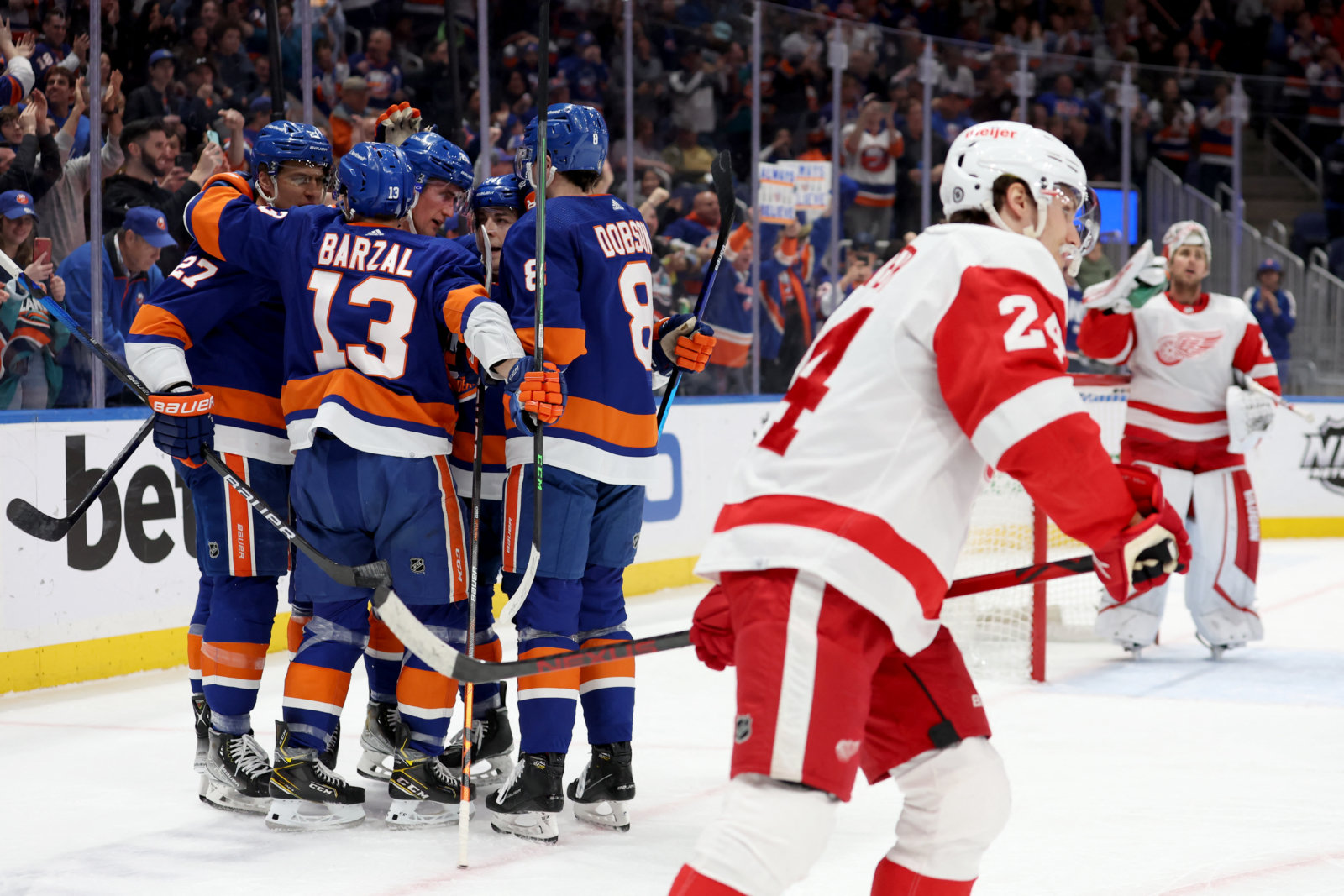 Brock Nelson pots another 2, Islanders romp over Red Wings | amNewYork