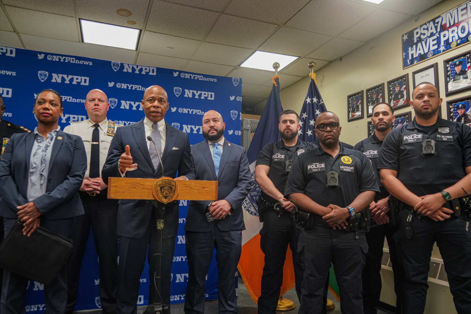 Mayor expands Neighborhood Safety Teams, touts success | amNewYork