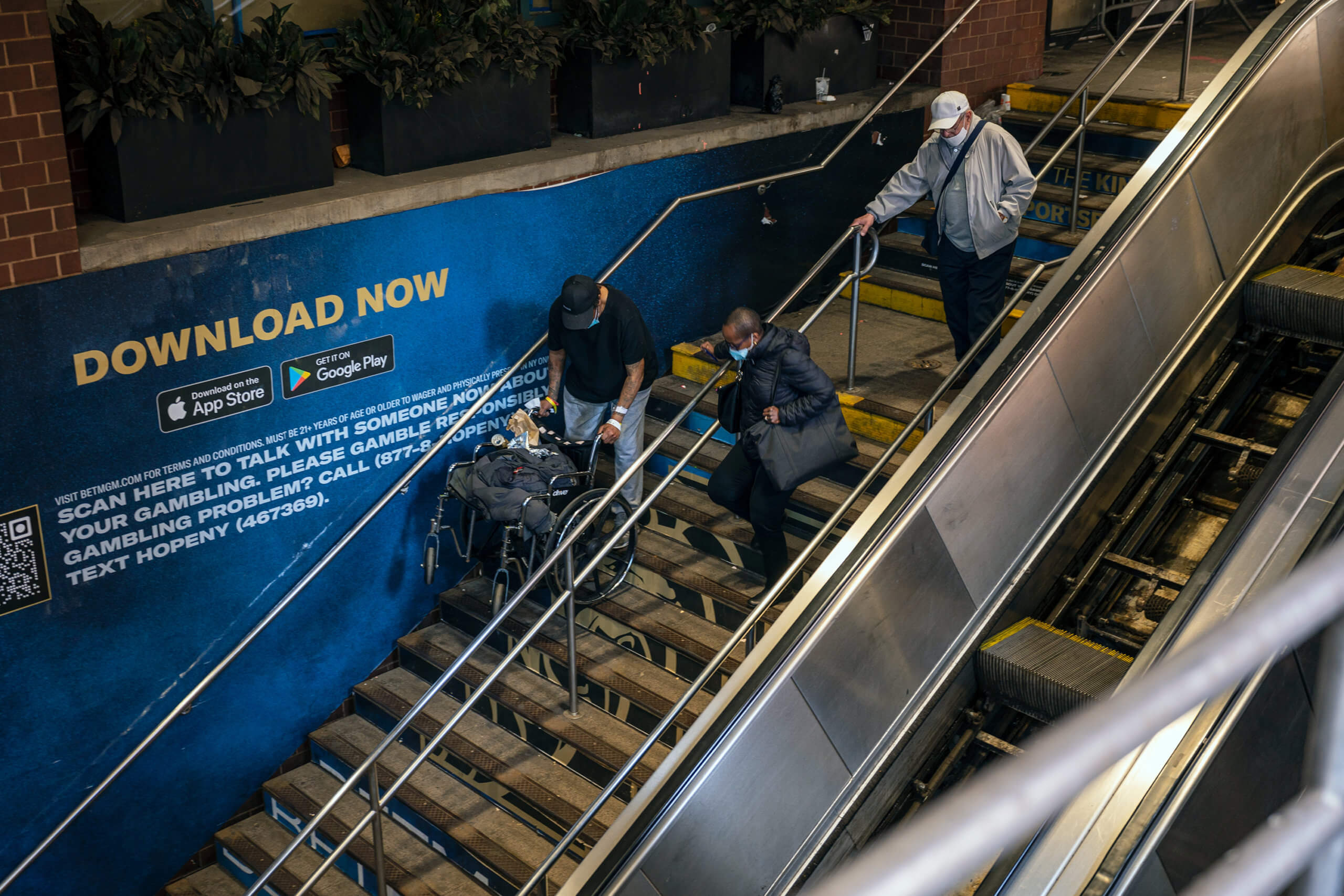 Union Square subway entrance a smelly mess despite ritzy private ...